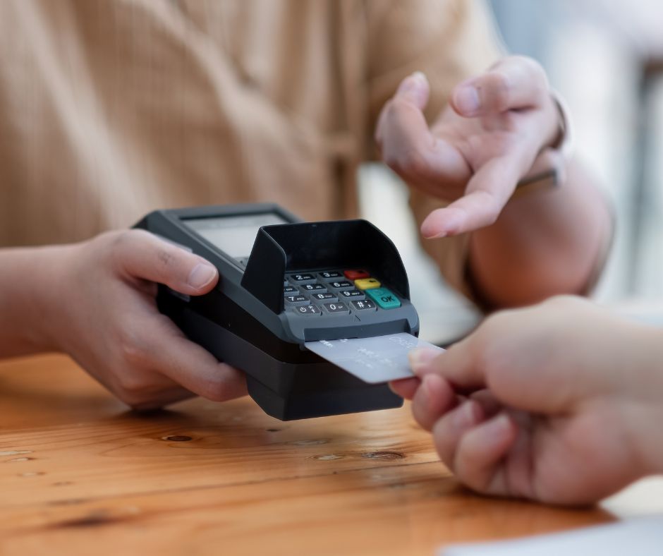 Ποιοι δικαιούνται voucher για POS - Follow us Magazine